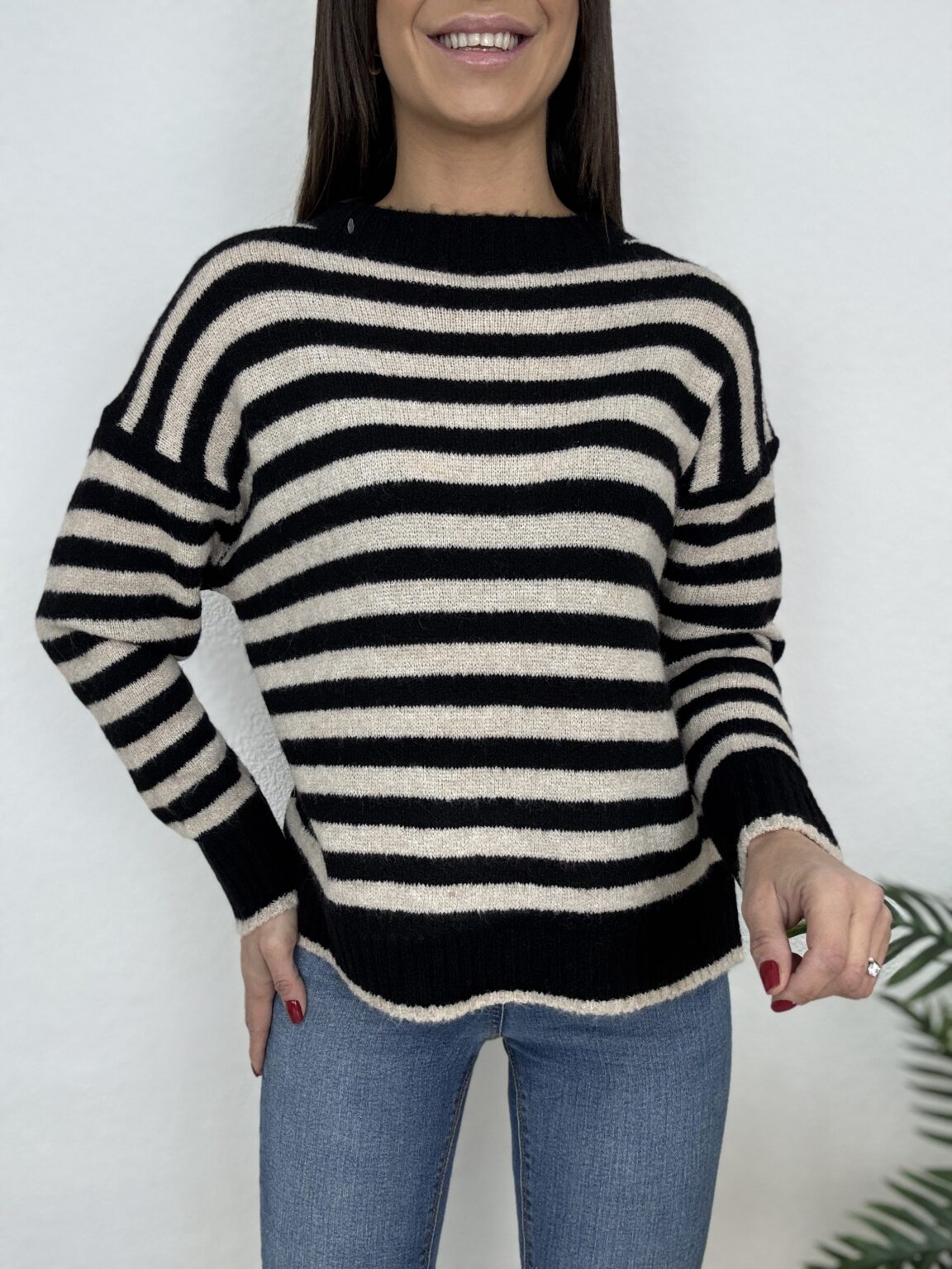 SUETER RAYAS NEGRO - La más bonita